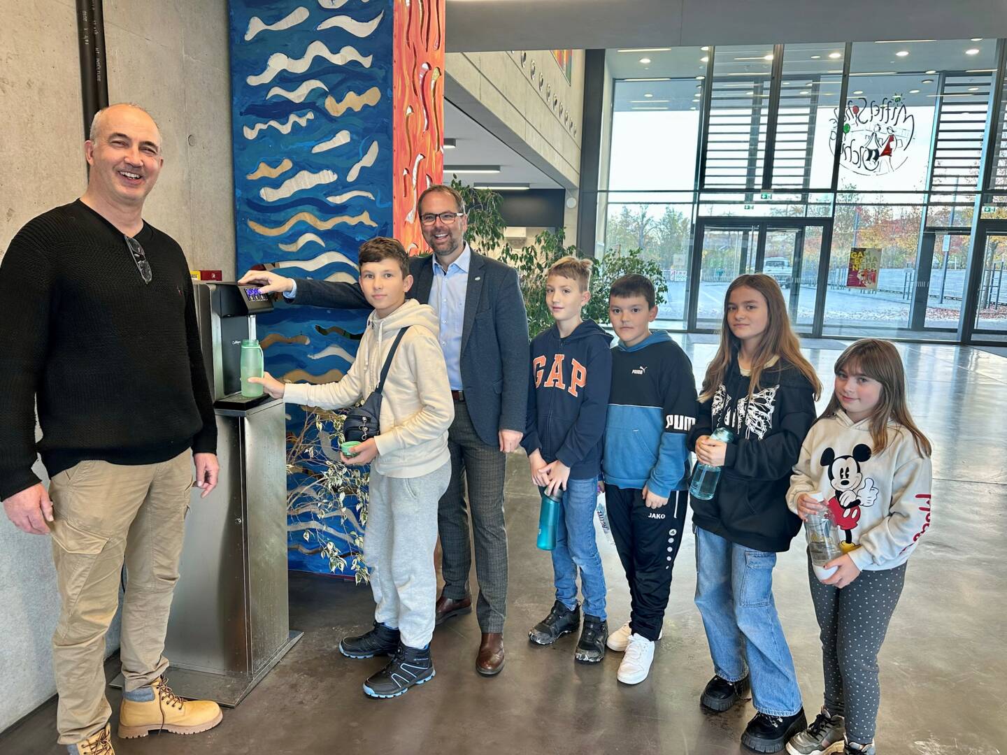 Neuer Trinkwasserspender an der Amperschule - Meldungen 2023 ...